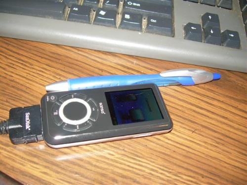 Amazon.com: SanDisk Sansa e250 2 GB MP3 Player with microSD Expansion ...