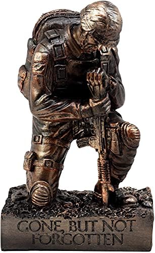 Amazon.com: Zeckos Silent Salute - Kneeling Military Soldier with Rifle ...