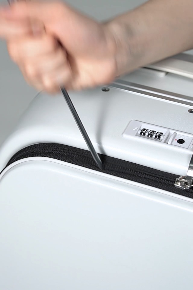 Watch Luggage suitcase with smooth & durable YKK zipper on Amazon Live