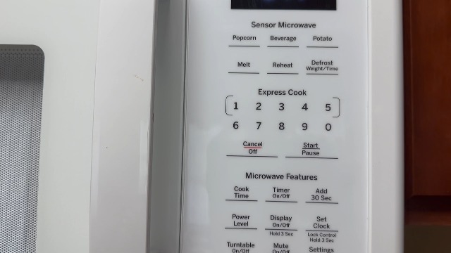 Watch Sleek And Reliable Microwave! on Amazon Live
