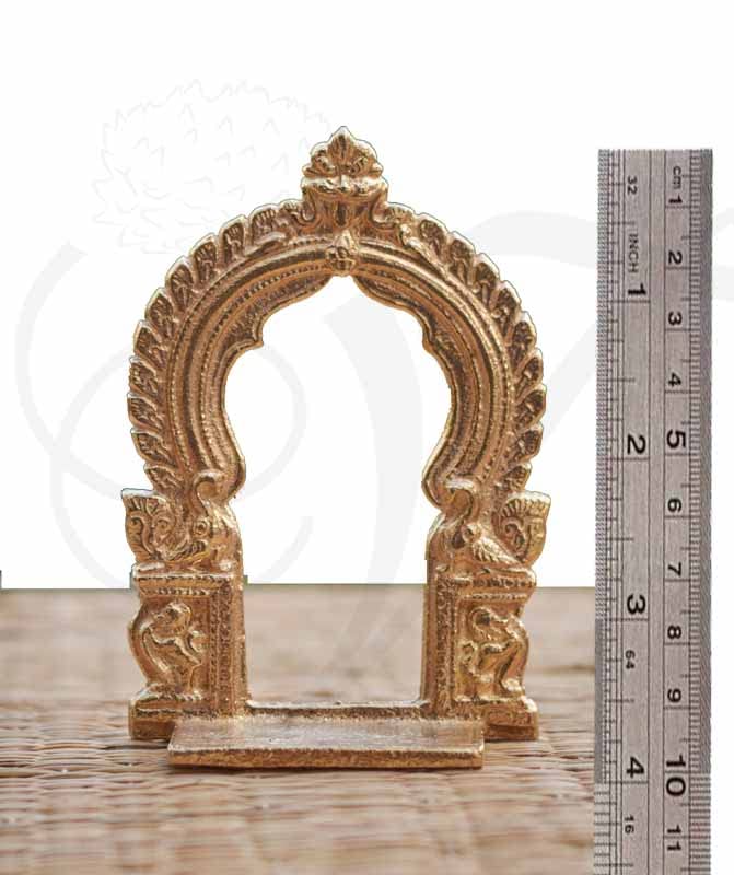 Buy Thugil Small Brass Prabhavali Thiruvachi Stand 4 Inches Online at ...