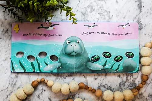 Snapklik.com : Ten Little Fish: A Magical Counting Storybook