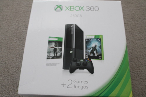 Amazon.com: Xbox 360 E 250GB Holiday Value Bundle [Xbox 360] : Videojuegos