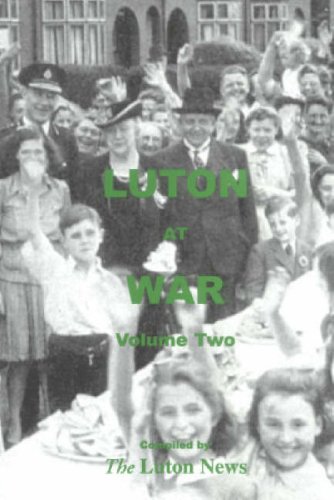 Luton at War (v. 2): luton-news: 9781871199499: Amazon.com: Books