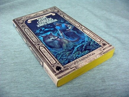 Shape-Changers: Roberson, Jennifer: Amazon.com: Books