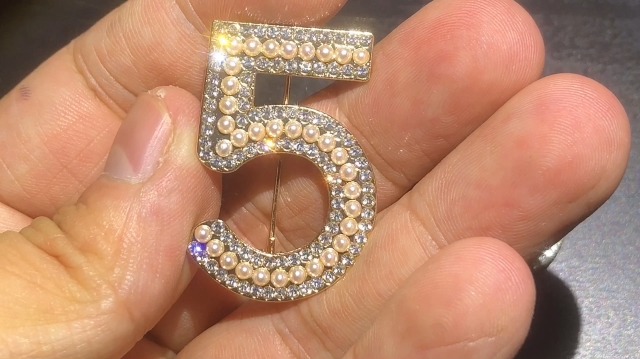 Watch 2PCS Number 5 brooch for women fashion on Amazon Live