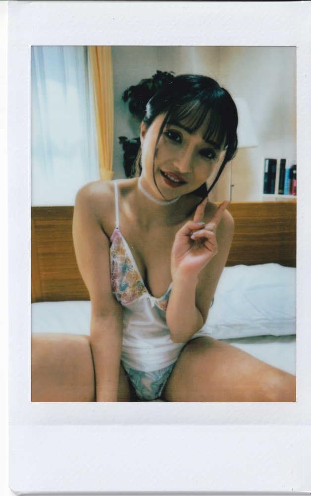 Amazon.co.jp: 撮影現場チェキ 紺野愛梨 エッチな小悪魔学園 MC-143B デジプラン DIGIPLAN : おもちゃ