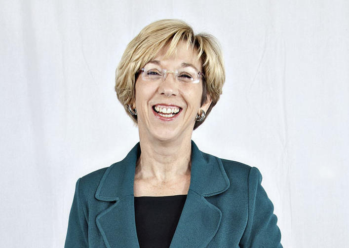 Amazon.com: Kelly Standing: books, biography, latest update