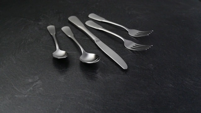 Snapklik.com : Oneida Colonial Boston 45-Piece Flatware Set