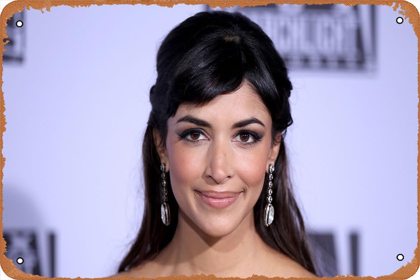 Hannah Simone Profile