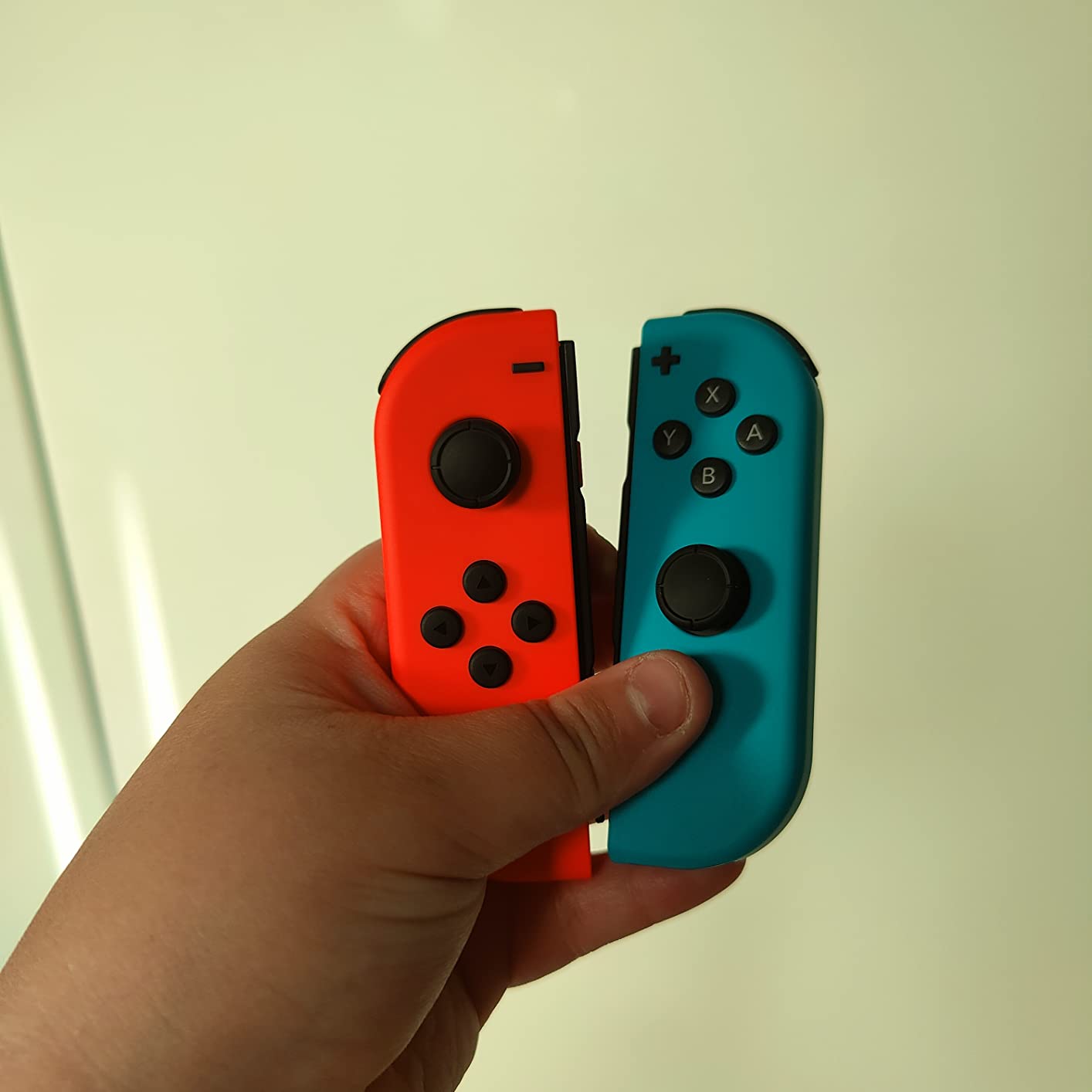 Nintendo Switch Joy-Con Controller Pair (Neon Red/Neon Blue) : Amazon ...