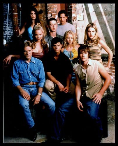 Amazon.com: ROSWELL Cast 8x10 Photo 01 Shiri Appleby Jason Behr ...