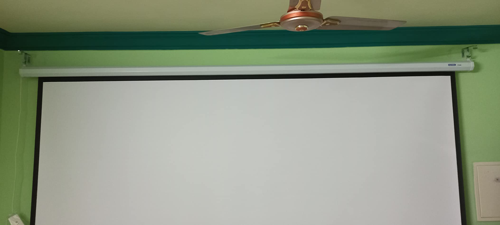 SUVIRA Motorized Projector Screen American MW Fabric Projection Screen ...