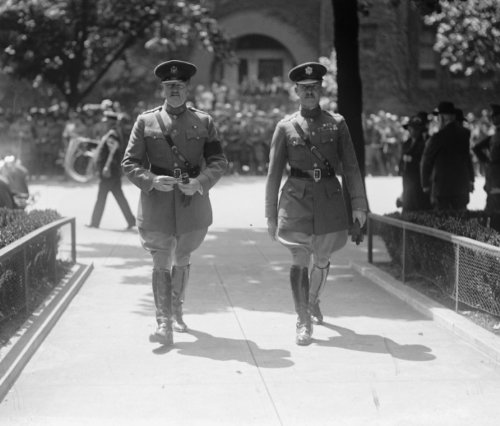 1925 photo Gen. Pershing & Maj. Quekemeyer at Gen. Miles funeral, 5/19 ...