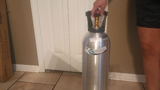 Watch Watch first 20lb aluminum CO2 cylinder with siphon tube on Amazon ...
