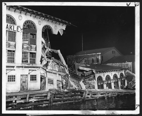 Amazon.com: INFINITE PHOTOGRAPHS Photo: Fulton Market Slides into River ...