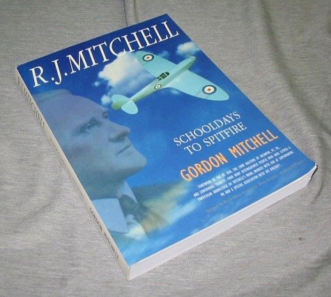 R.J. Mitchell: schooldays to Spitfire: MITCHELL, Gordon: 9780953299300 ...