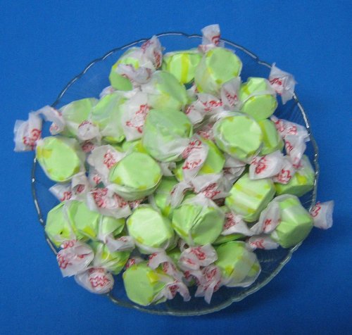 Amazon.com : Golden Pear Flavored Taffy Town Salt Water Taffy 1 Pound ...