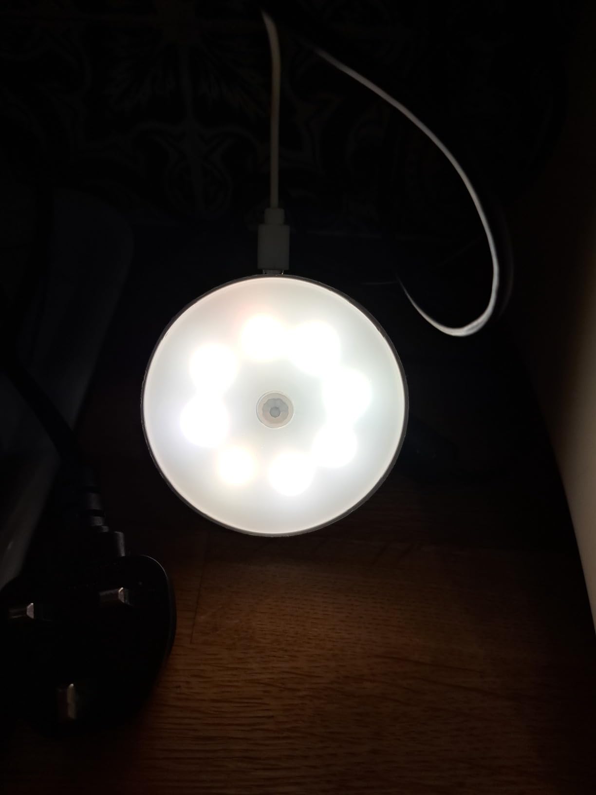 HUSAIHU 2 Pack Motion Sensor Lights, USB Charging Wireless LED Night ...