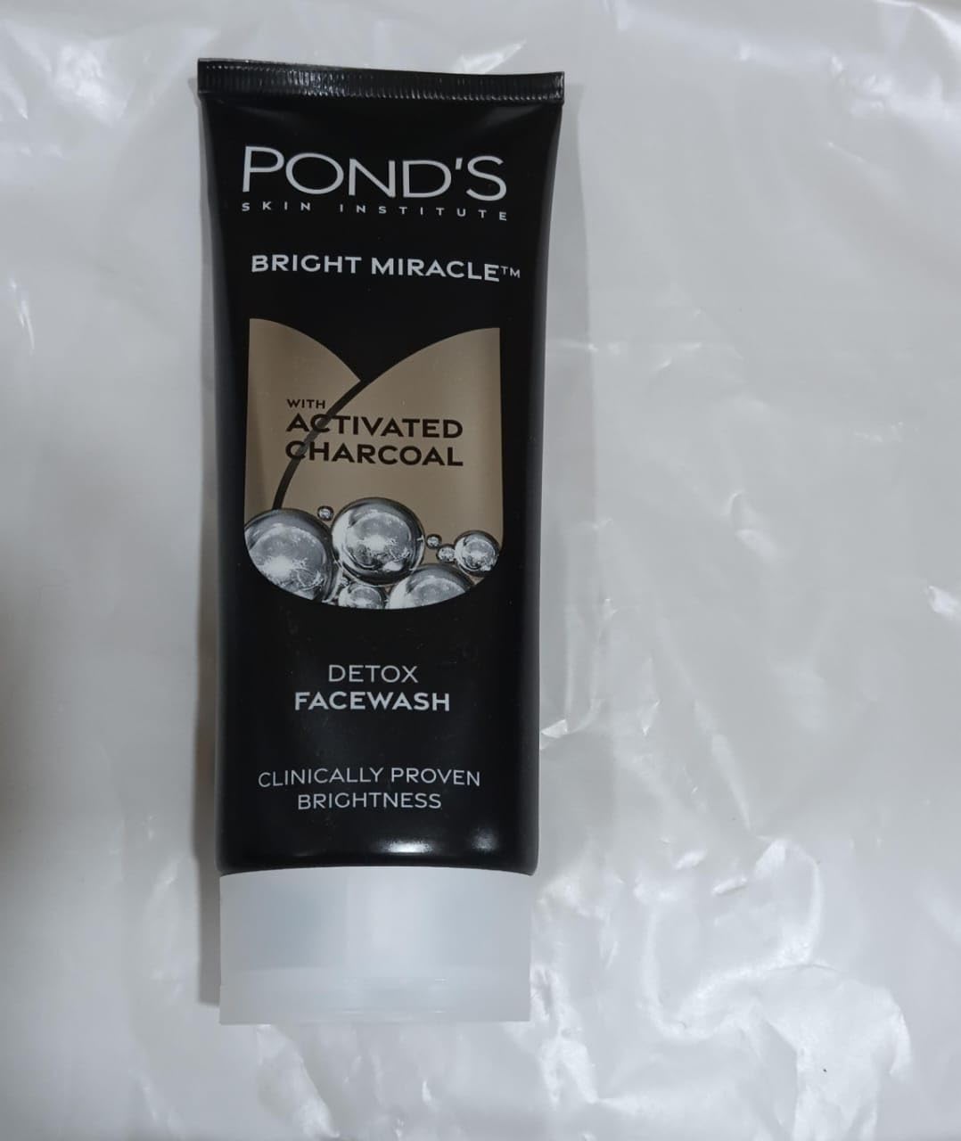 Amazon.com: POND'S Pure Detox Face Wash 200 g, Daily Exfoliating ...