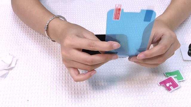 How to install the HD screen protector