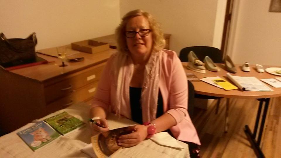 Amazon.co.uk: Suzan Collins: books, biography, latest update