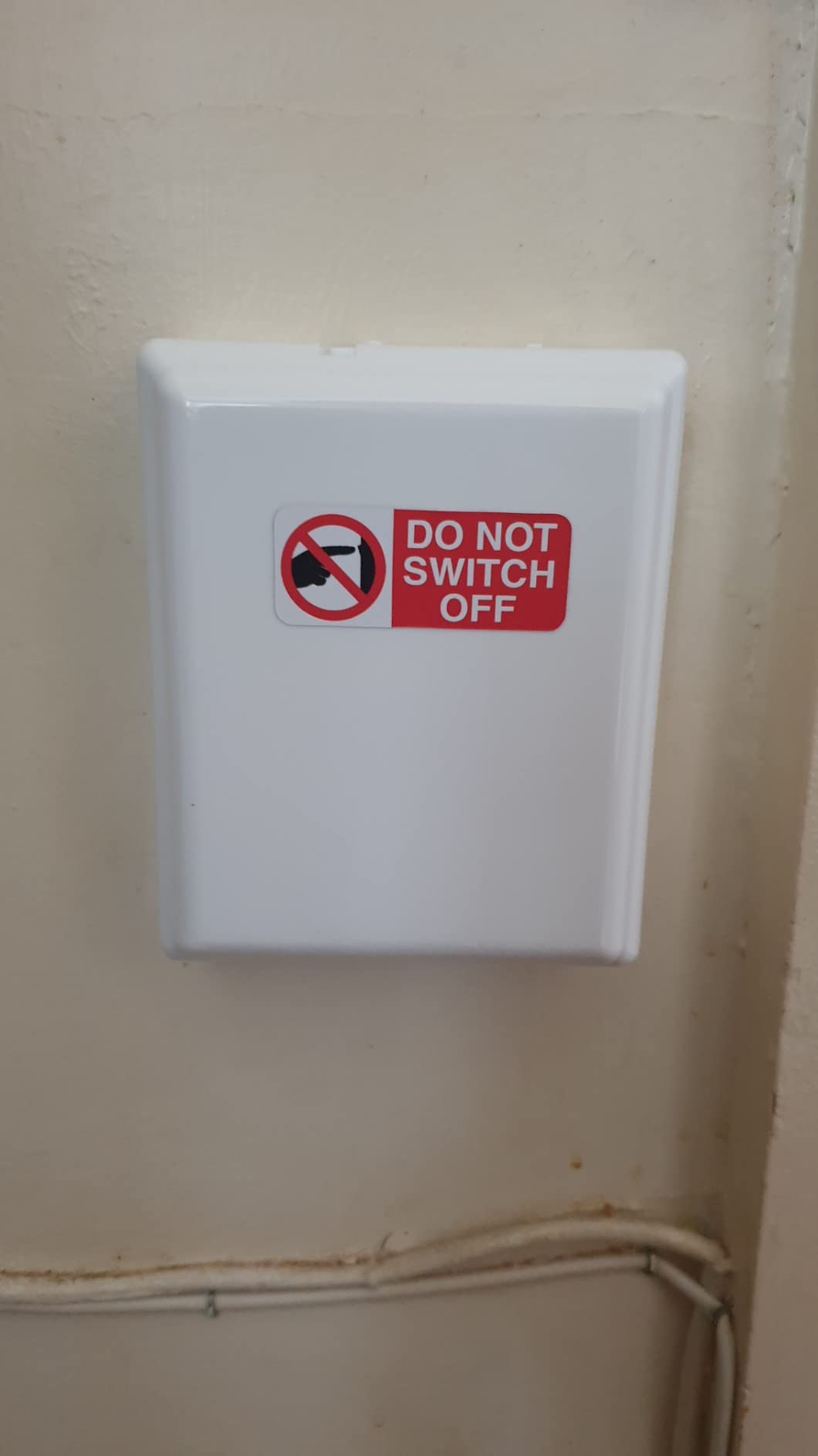 SocketLoc UK Electrical Key Lockable Single Plug Socket Protector Cover ...