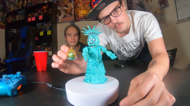 Watch Statue of Liberty Chica FNAF Figure with a flaming cupcake on ...