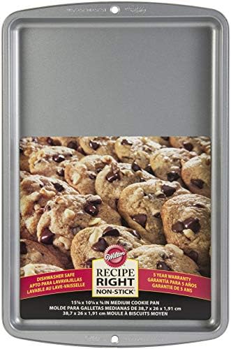 Amazon.com: Wilton Ever-Glide Non-Stick Cookie Baking Sheet Set, 4 ...