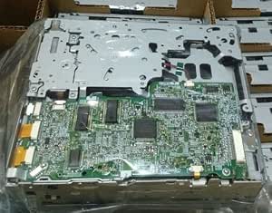 Amazon.co.jp: Volvo Original 6 CD Changer Mechanism S80L S40 S60 XC90 ...