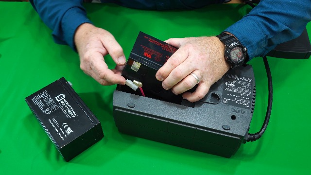 Watch Mighty Max Replacement Battery. Unboxing & UPS Installation on ...