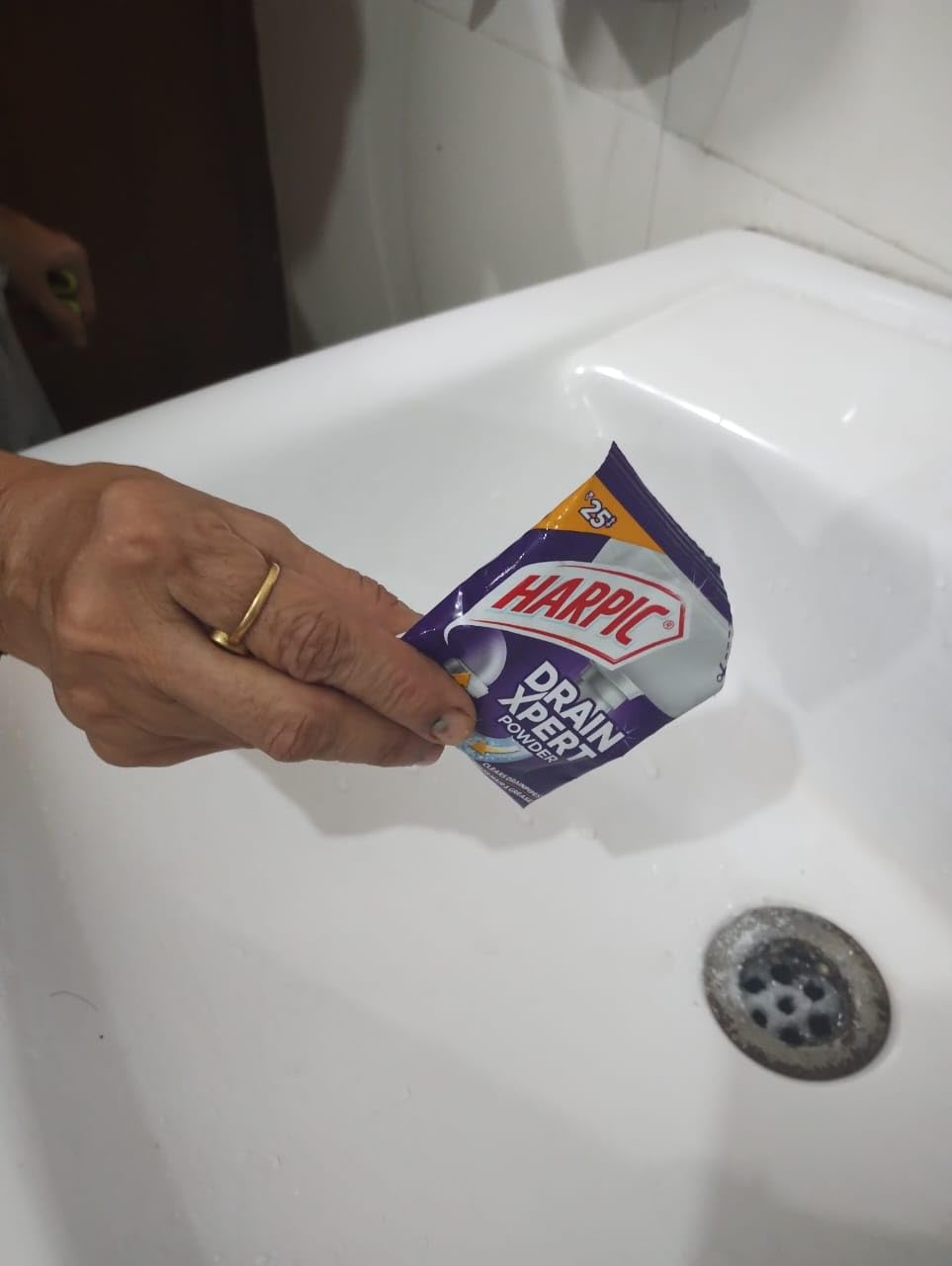 Harpic DrainXpert Drain Cleaning Powder - 50g (Pack of 12) | Removes ...