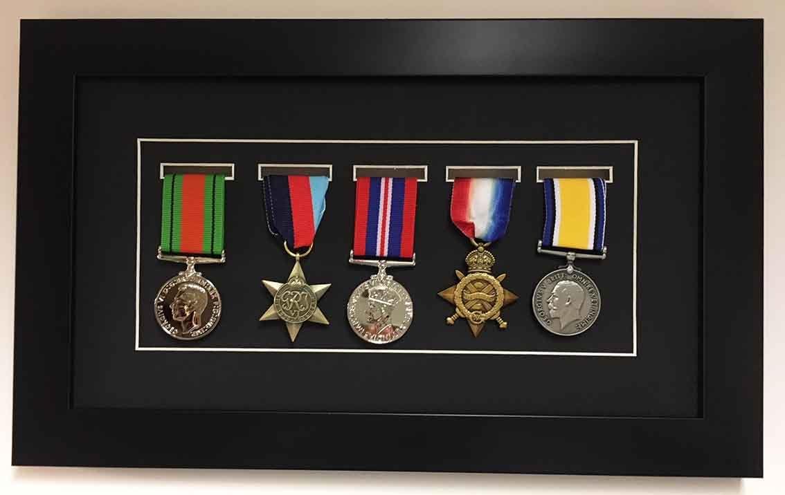 Kwik Picture Framing Ltd Medal Frame 3D Box Display Frame for 5x World ...