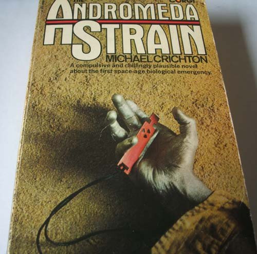 The Andromeda Strain: Michael Crichton: 9780552100991: Amazon.com: Books