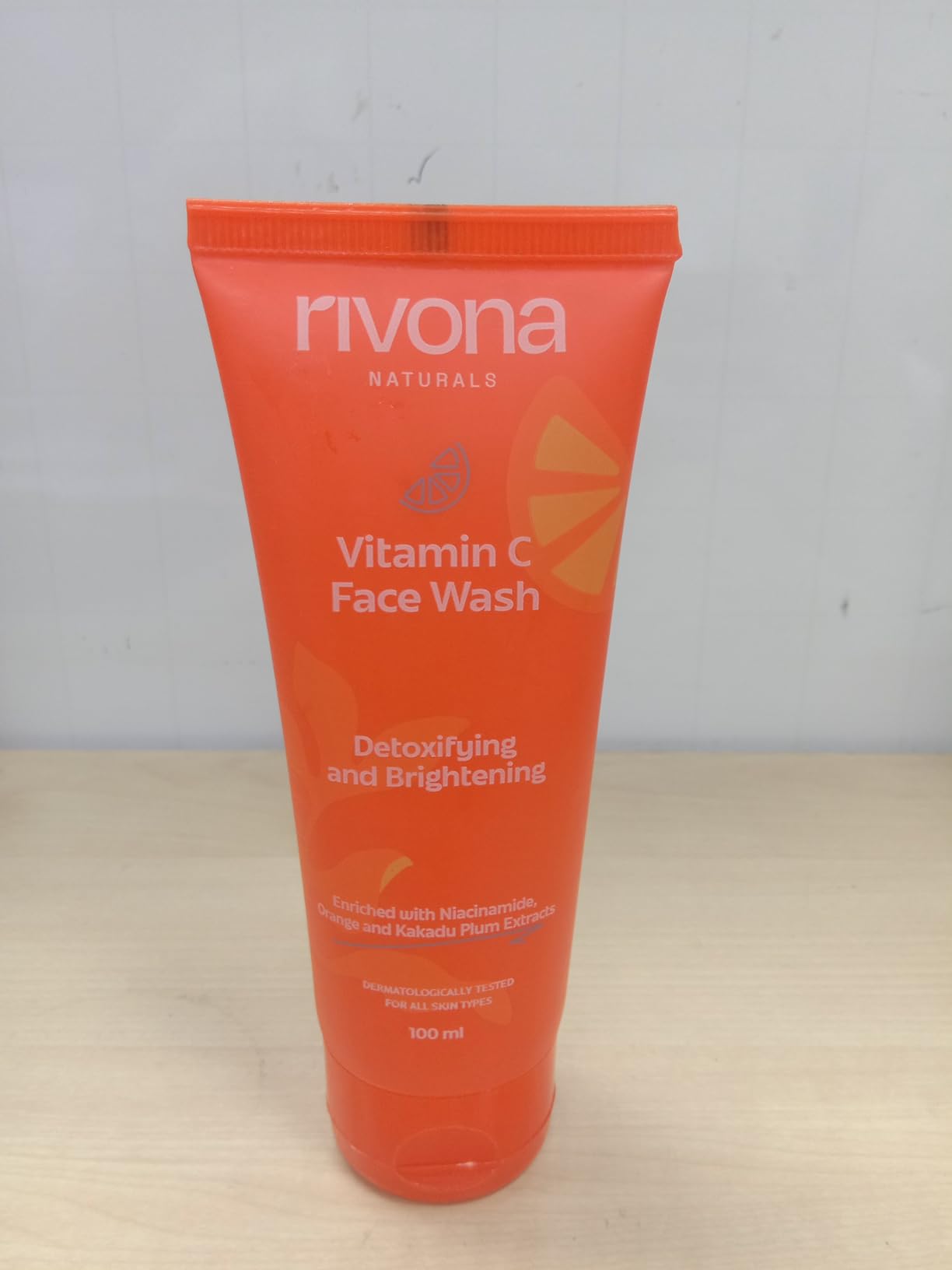 Rivona Naturals Vitamin C Face Wash With Niacinamide & Orange, Kakadu ...