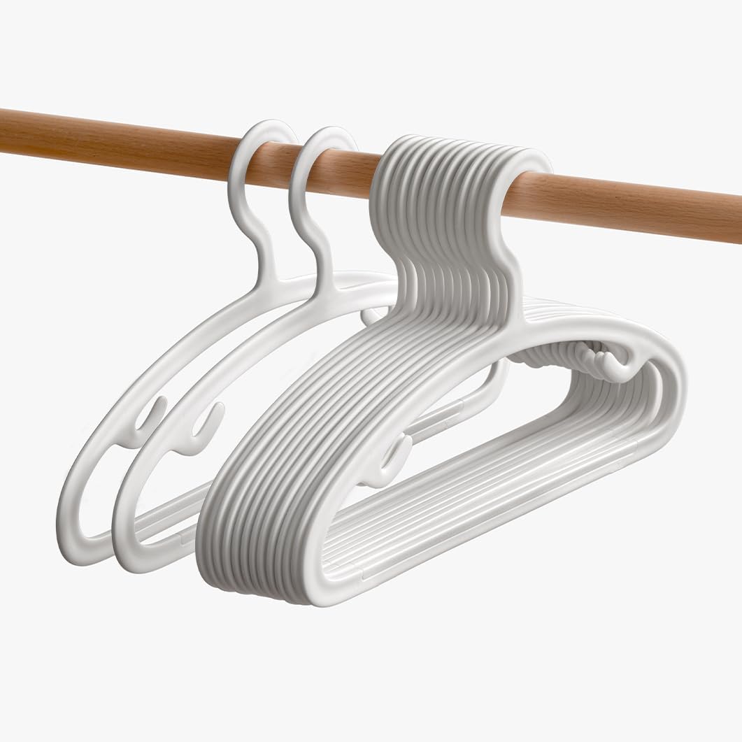 Amazon.com: Lifemaster Plastic Clothes Hanger Set - 80 Pieces Versatile ...