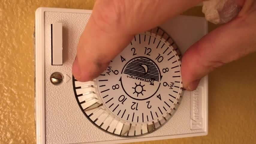 Watch Intermatic E1020 24-Hour 15-Amps Multiple Program Heavy Duty ...