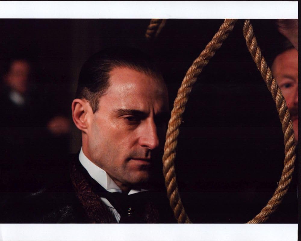 Mark Strong Sherlock Holmes