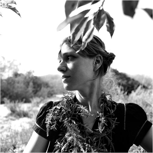 MIA RIDDLE AND HER BAND - TUMBLE AND DRAG - Amazon.com Music