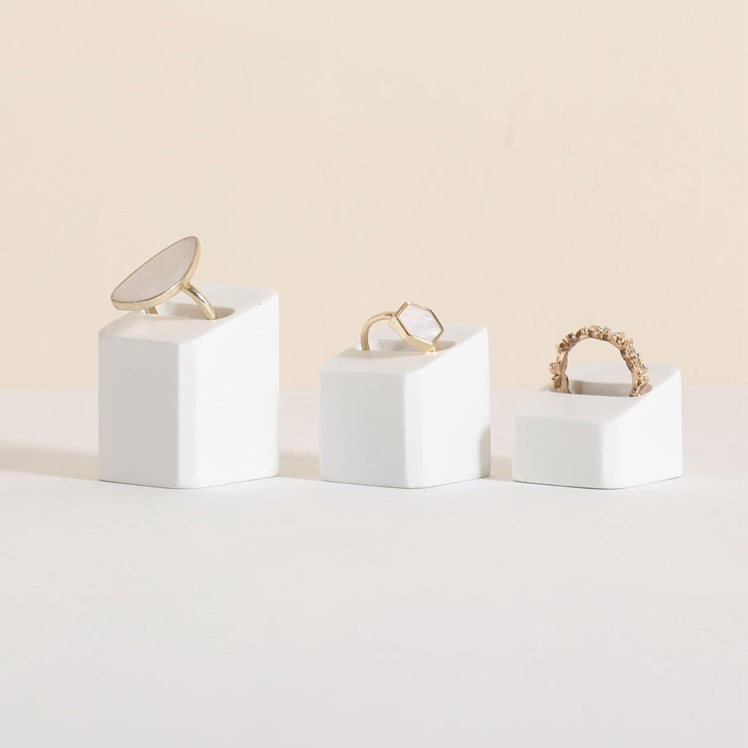 Amazon.com: GemeShou 3pcs White Ring Display Stand for Selling, Gypsum ...