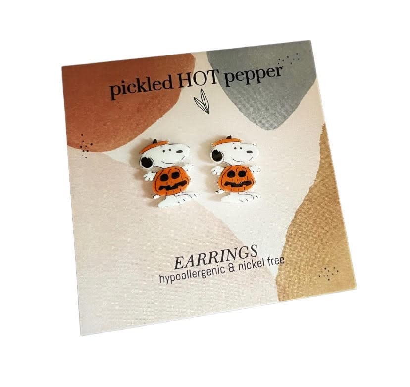 Amazon.com: SNOOPY peanuts halloween stud earrings - sloppy wearing ...