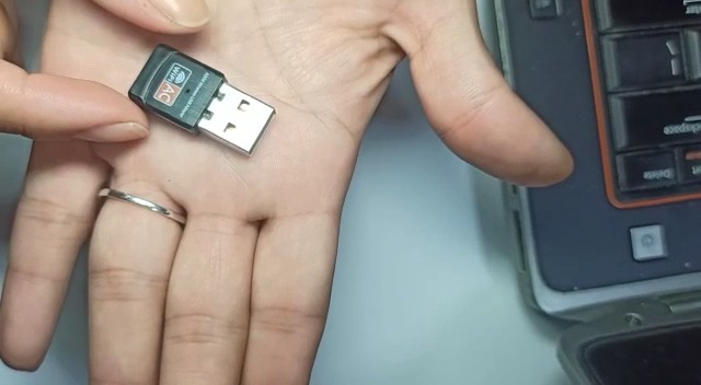 Watch USB WiFi Adapter Dongle 600Mbps Dual Band 2.4/5Ghz on Amazon Live