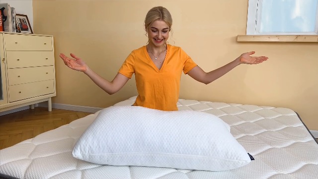 Watch How to use your pillow? on Amazon Live