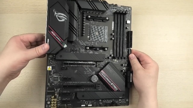 Watch ASUS ROG STRIX B550-F - Unboxing & Taking a Closer Look! on ...