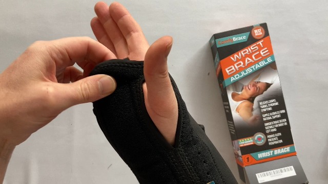 Watch Comfy Brace Wrist Brace Review on Amazon Live