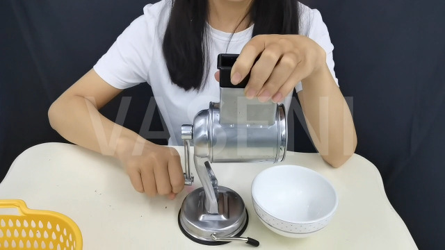 Watch Vaseni Stainless Steel Vegetable Grater on Amazon Live