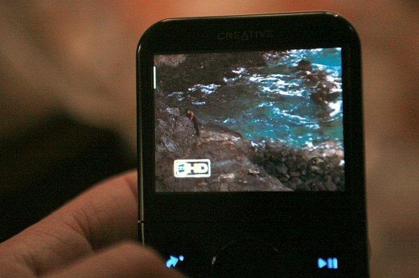 Amazon.com: Creative ZEN Vision:M 30 GB MP3 and Video Player (Black ...