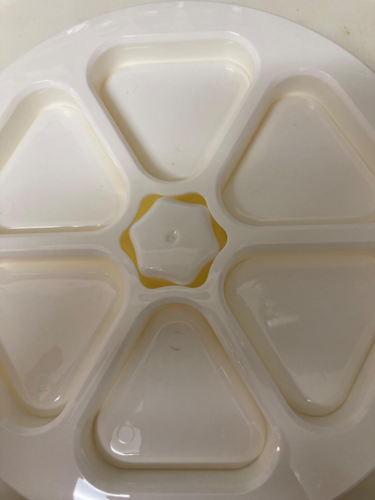 Amazon | KALOLINNA おにぎり型 6穴 三角寿司型キット 反粘着性 おにぎり達人 押し型 簡単便利 おにぎり達人 飲食店 業務用 キッチン用品 (グリーン ...