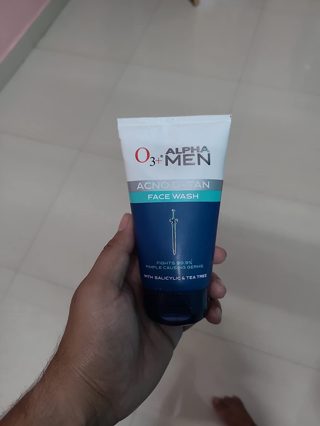 O3+ ALPHA MEN Acno D-TAN Face Wash with Tea Tree 100g for Oily Skin ...
