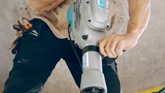 Watch How To Use The Jack Hammer 65F on Amazon Live